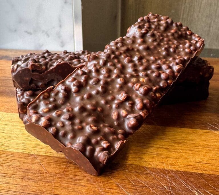 EASY PUFFED QUINOA CHOCOLATE BARS - Razia Cooks